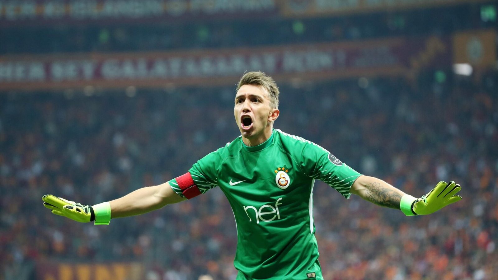 Fernando Muslera age, salary, net worth, girlfriend, football Career ...