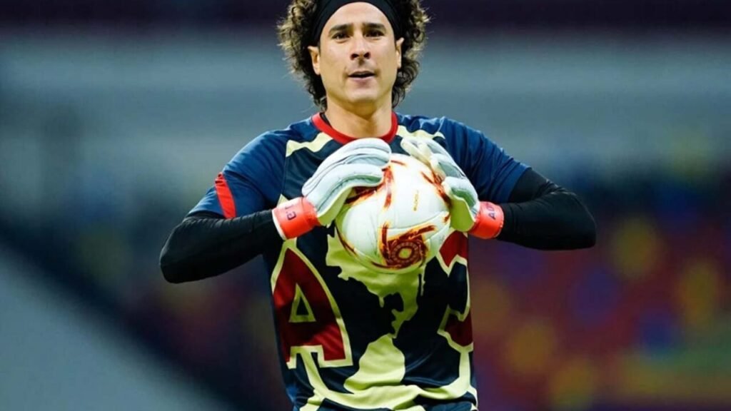 Guillermo Ochoa Age, Salary, Net worth, Current Teams, Career, Height ...