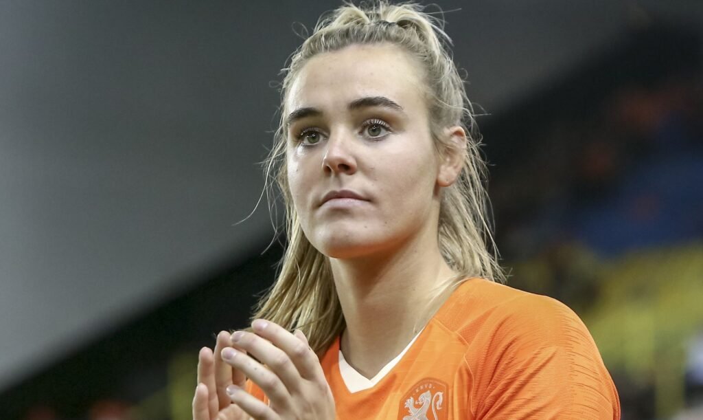 Jill Roord Age, Salary, Net worth, Current Teams, Career, Height, and ...